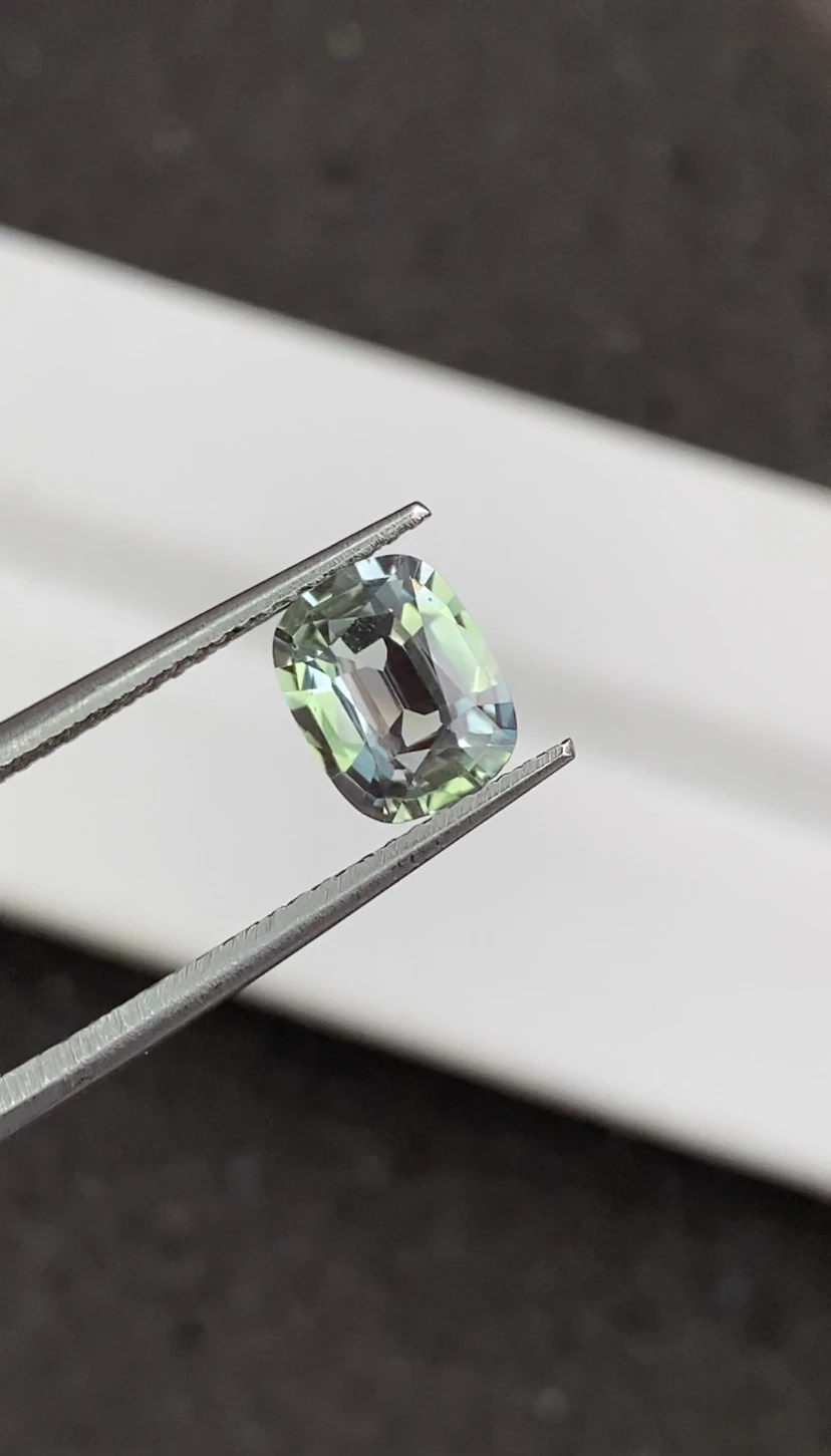Color Change Green Alexandrite 1.60ct - 8x6mm (AL0090)