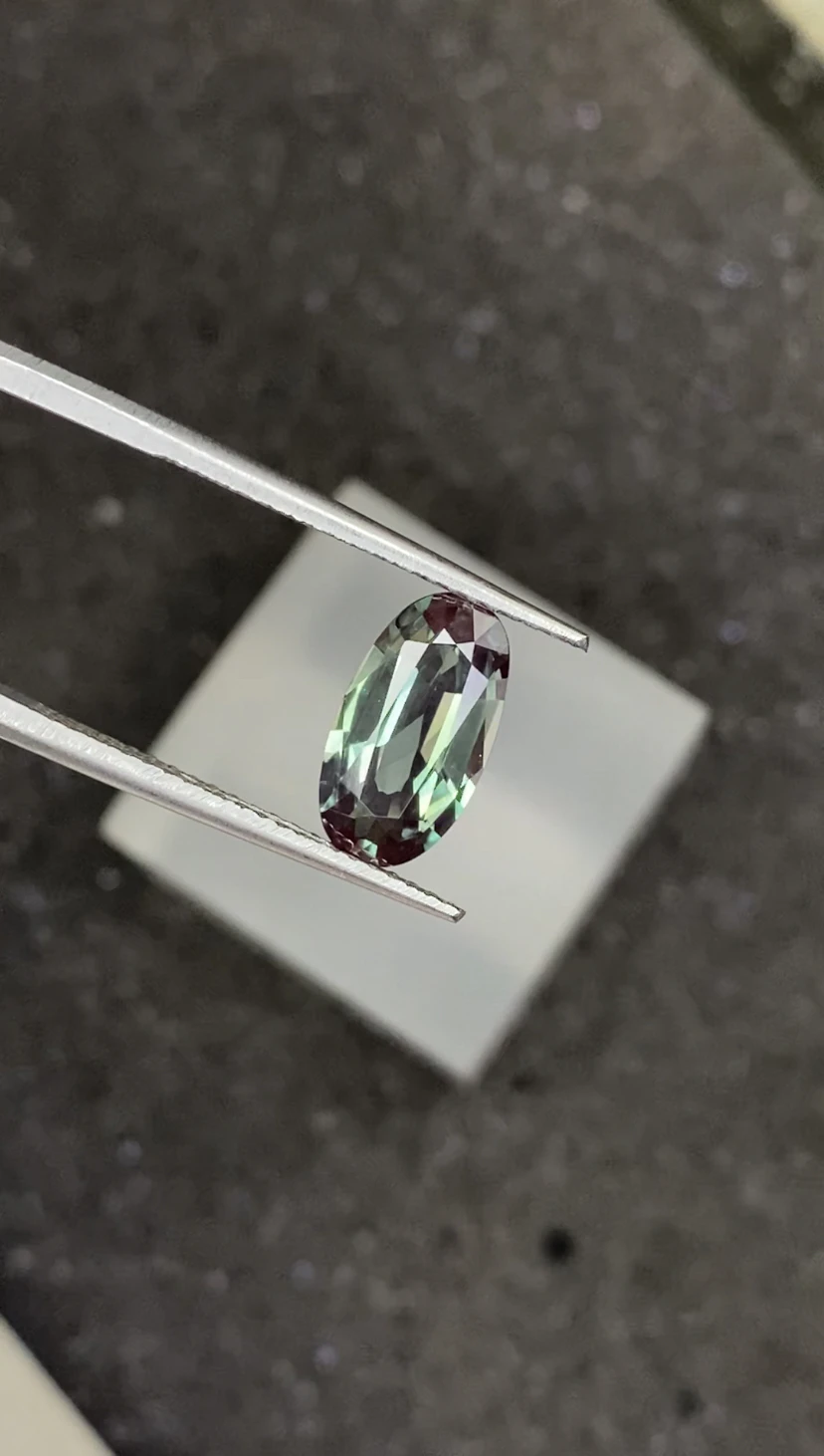 Color Change Green Alexandrite 2.12ct (AL0108)