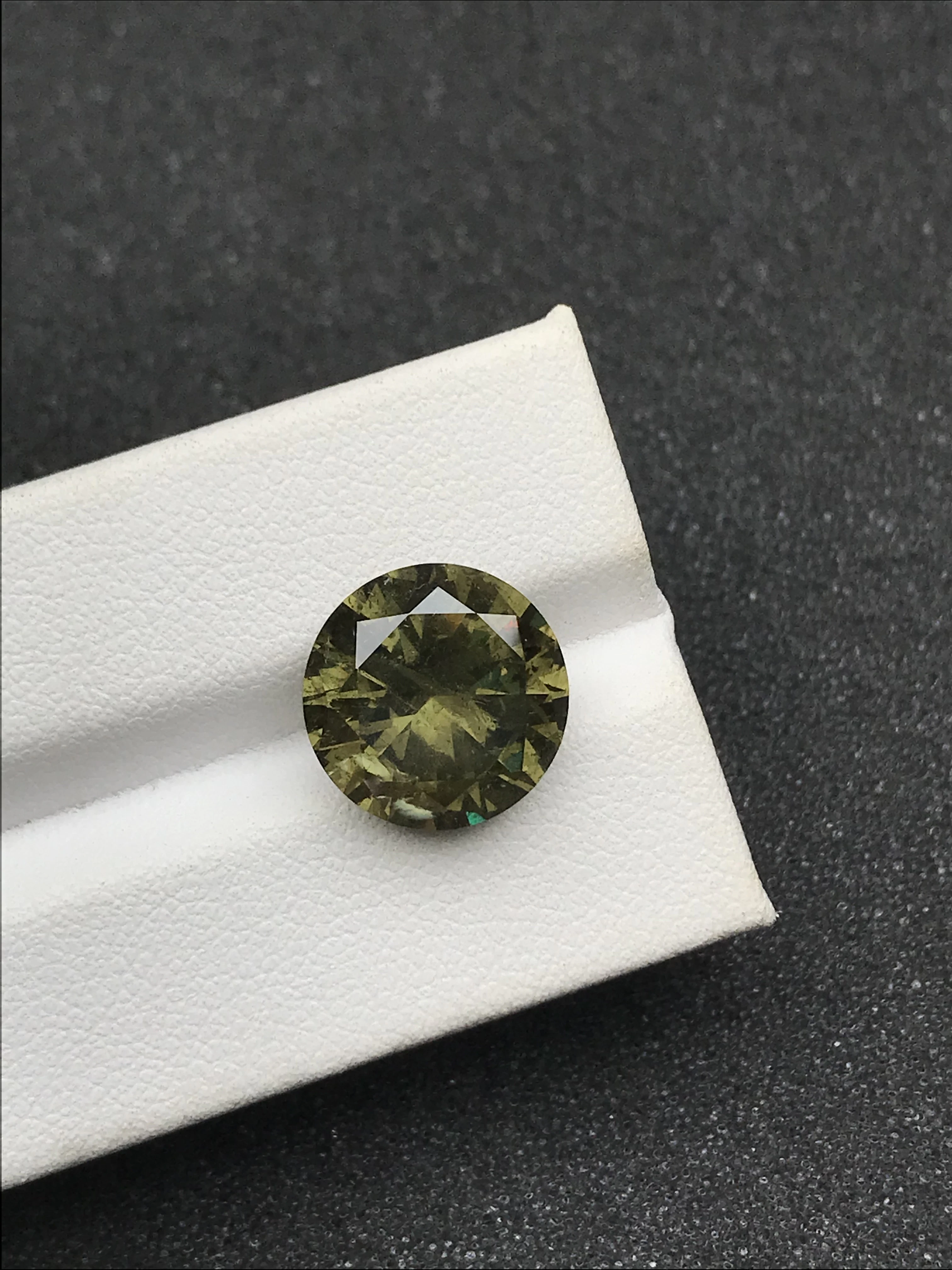 Color Change Green Demantoid Garnet 9.27ct - 13mm (DG0010)