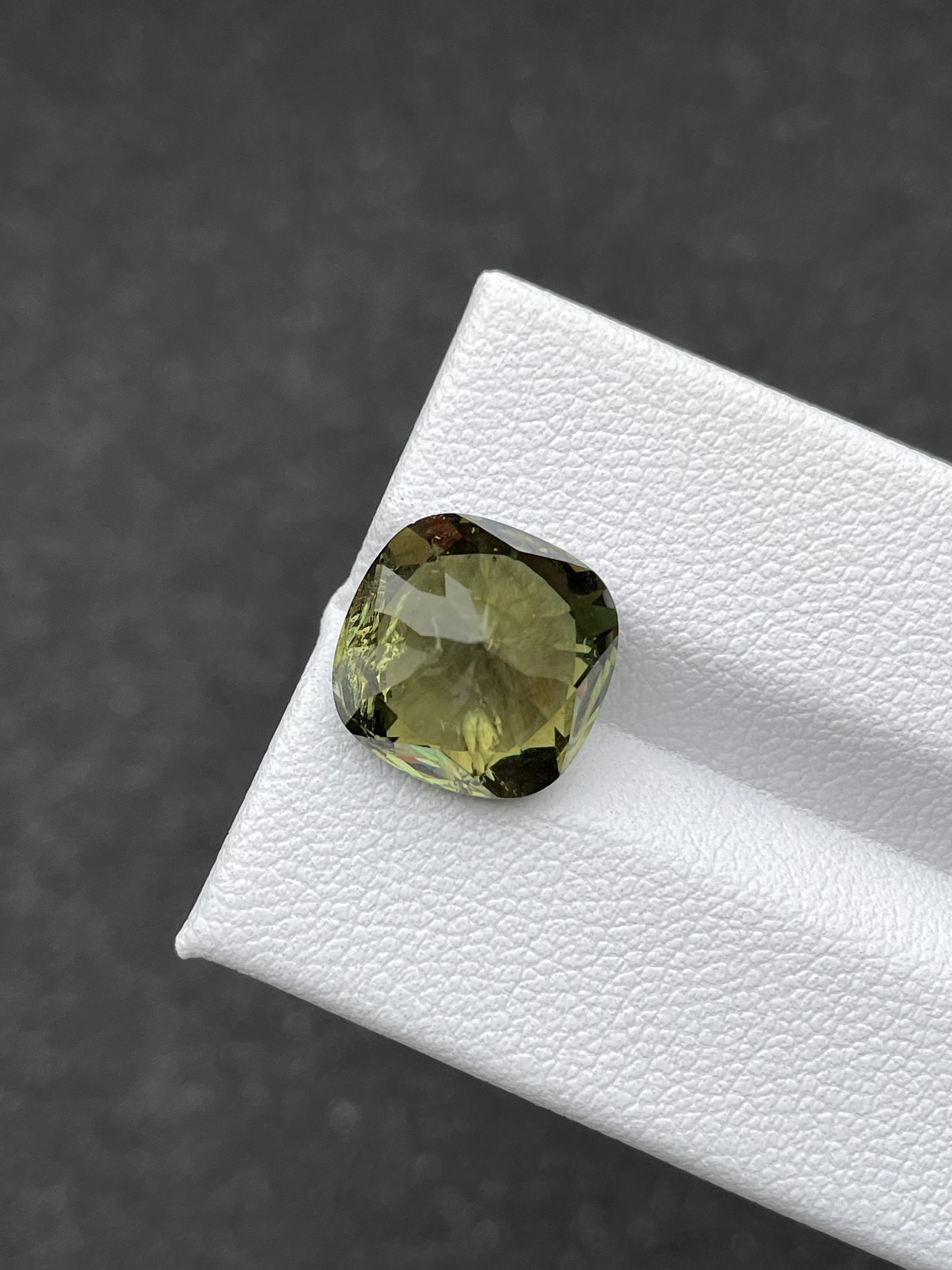 Green Demantoid Garnet 8.19ct - 11mm (DG0014)