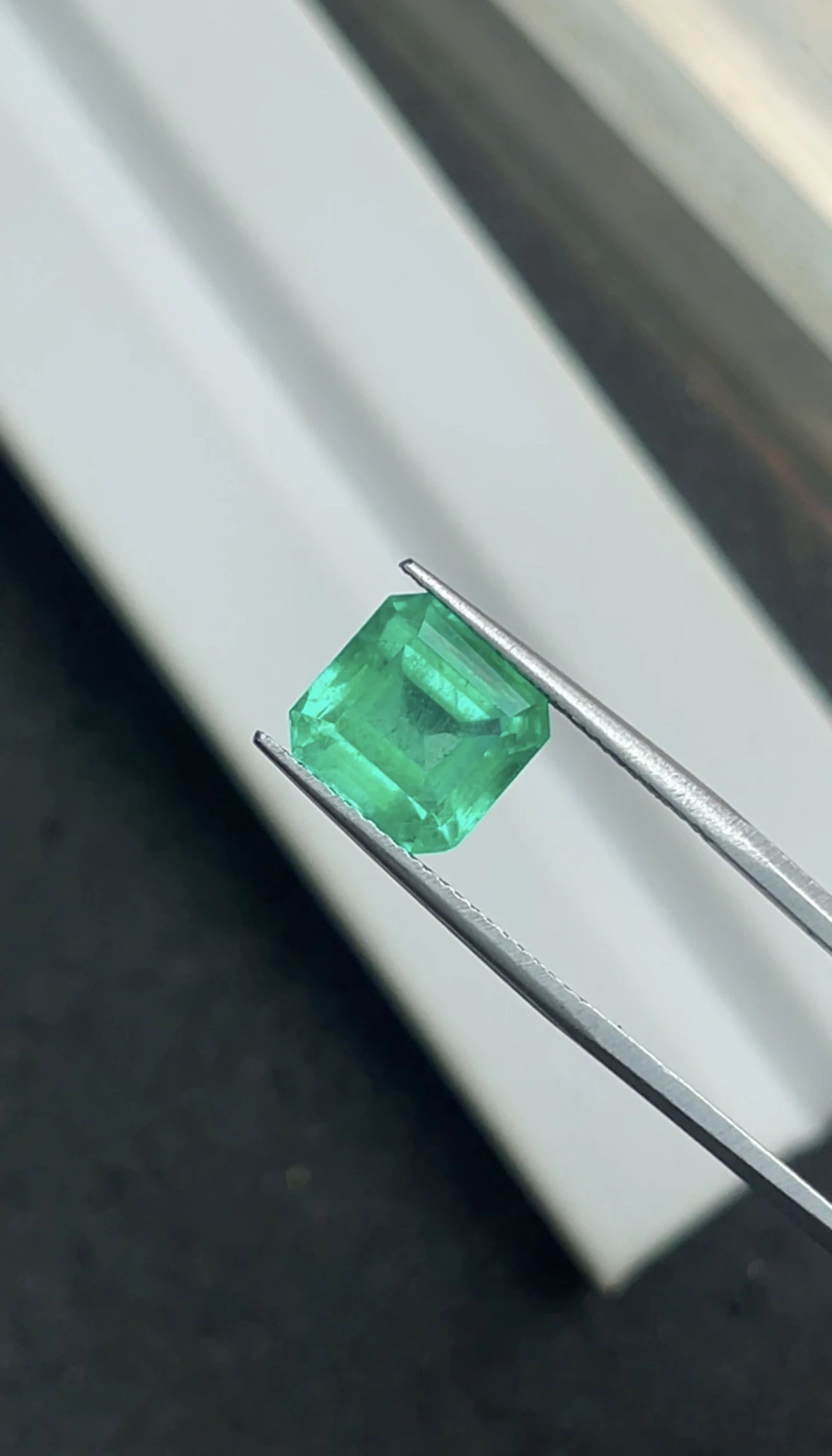 Green Colombian Emerald 3.95ct - 9mm (EM0088)