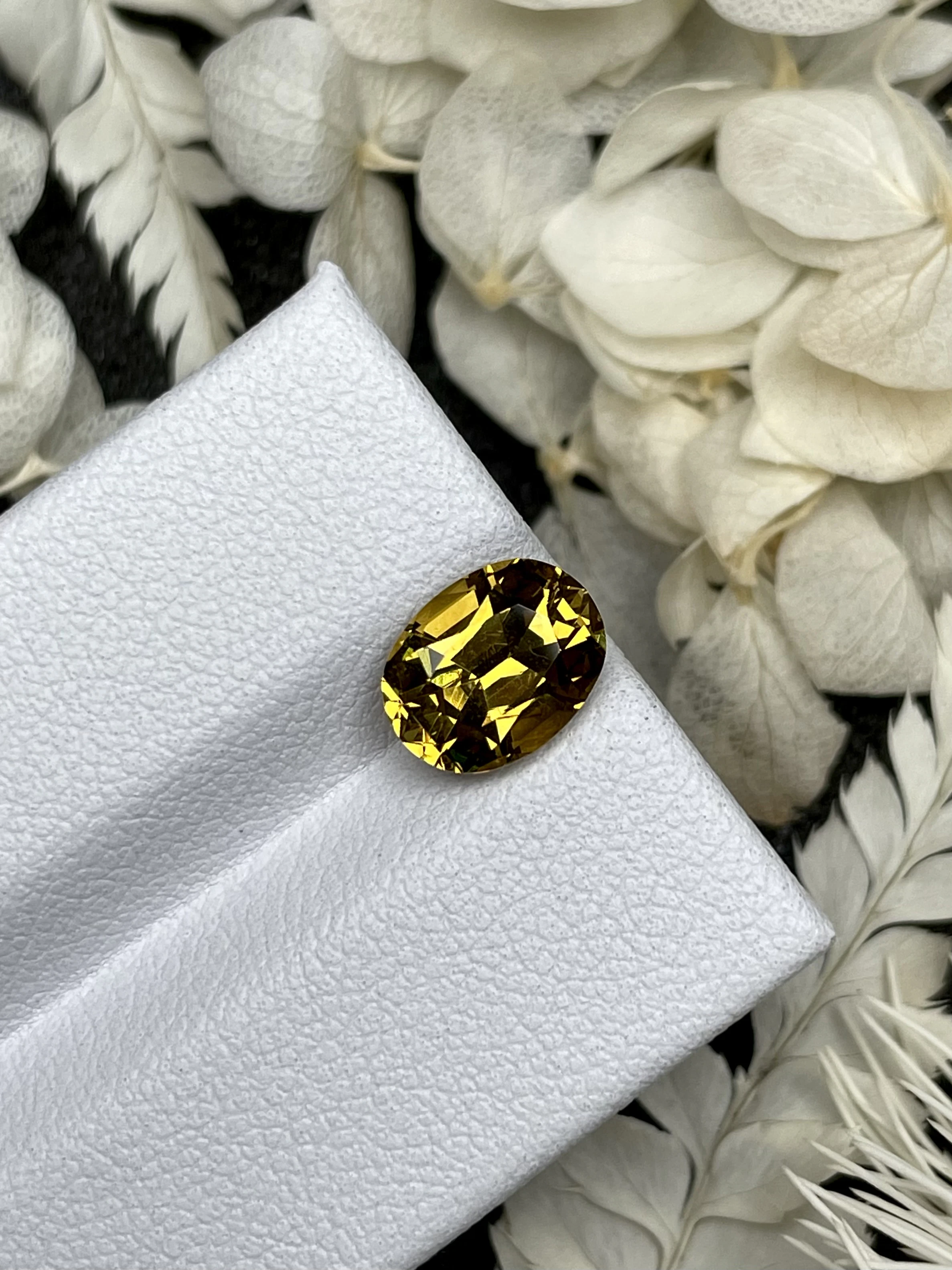 Yellow Grossular Garnet 2.67ct - 9x7mm (MI0045)