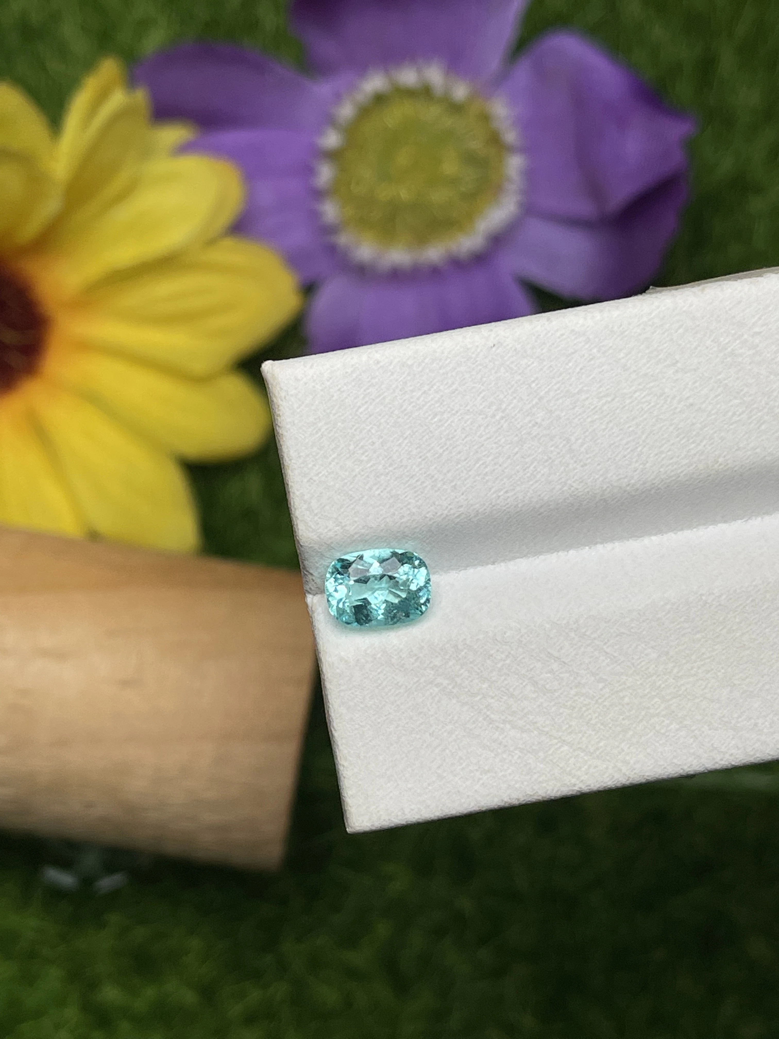 Neon Blue Paraiba Tourmaline 1.06ct - 7x5mm (PA0824)