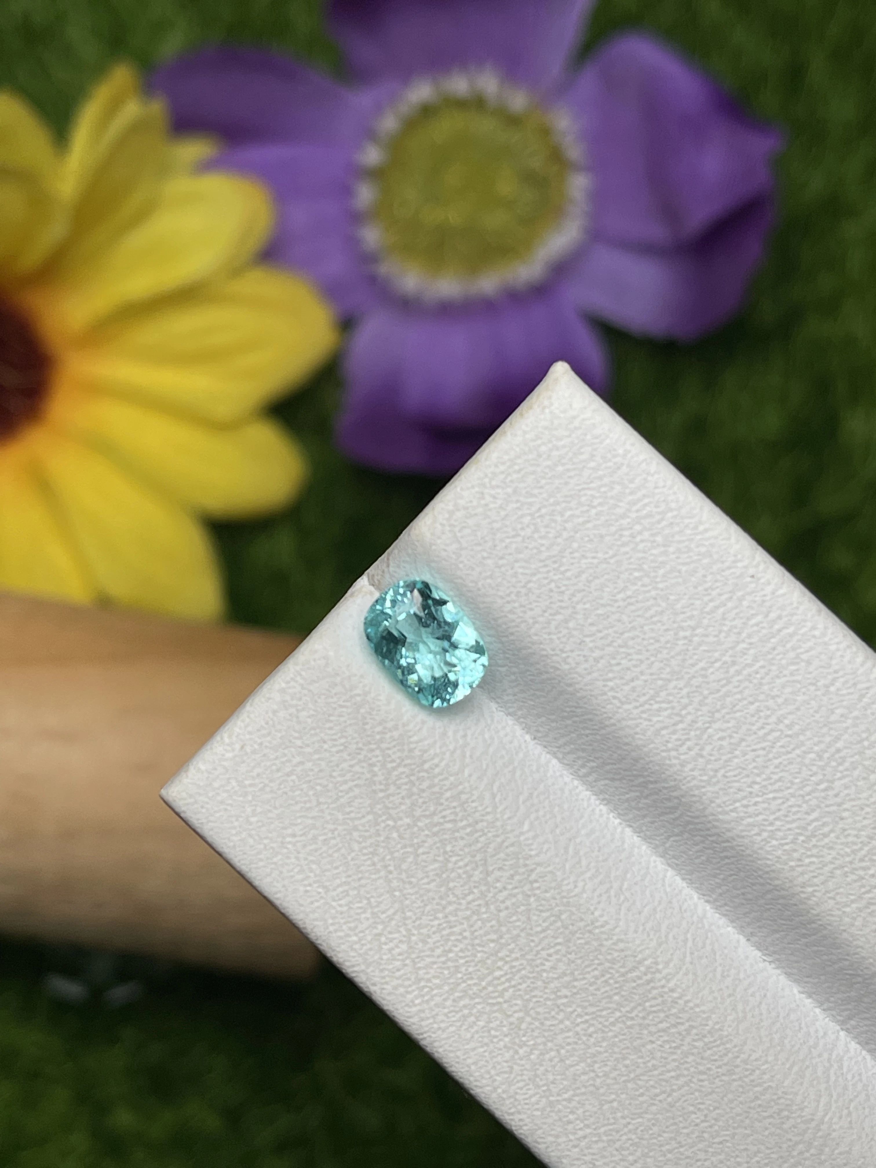 Neon Blue Paraiba Tourmaline 1.06ct - 7x5mm (PA0824)
