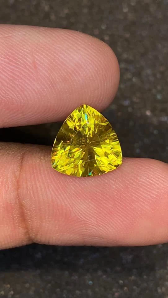 Yellow Sphene 4.60ct - 11mm (SH0775)