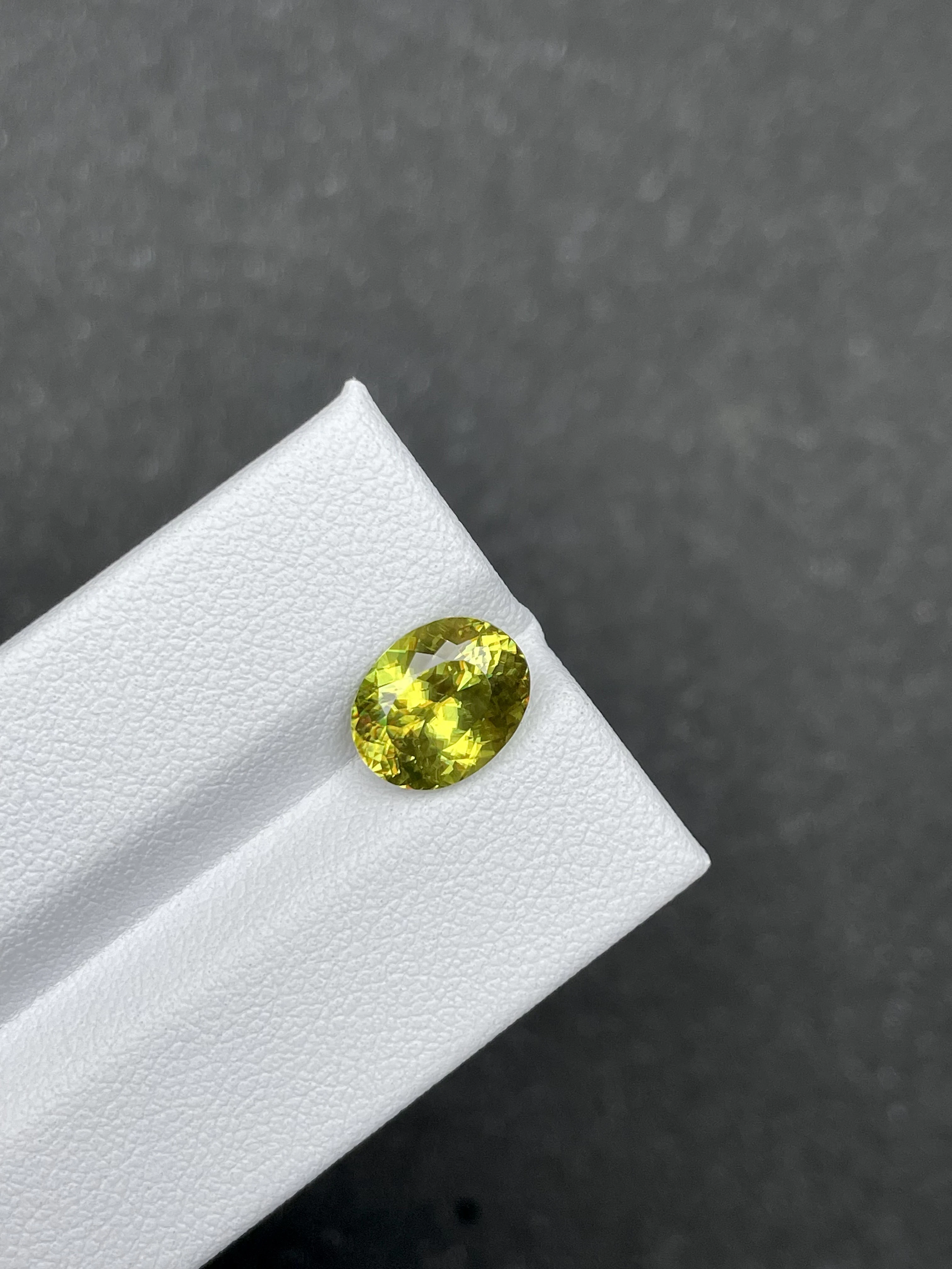 Green Sphene 3.17ct - 11x9mm (SH1251)
