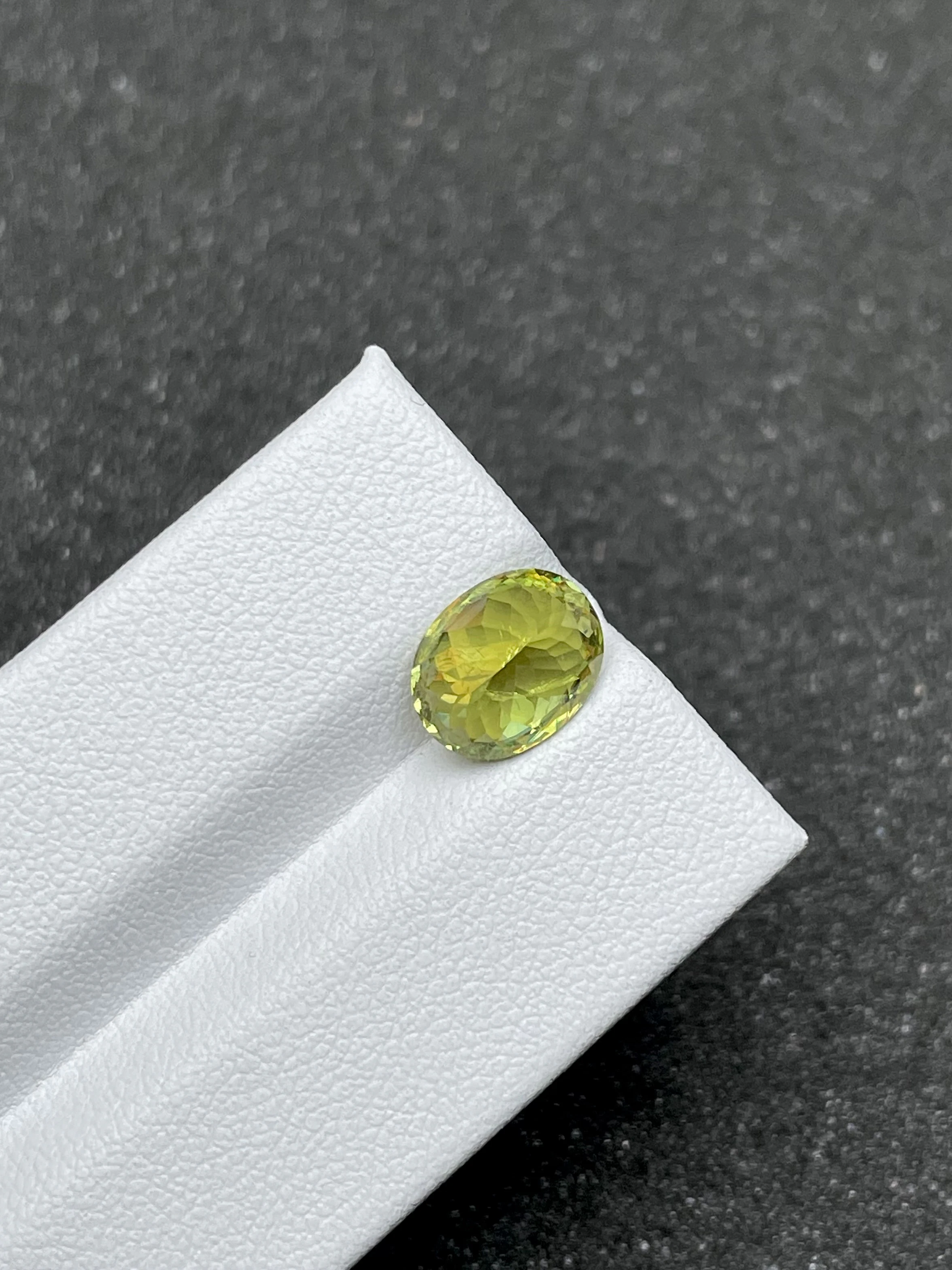 Green Sphene 3.17ct - 11x9mm (SH1251)