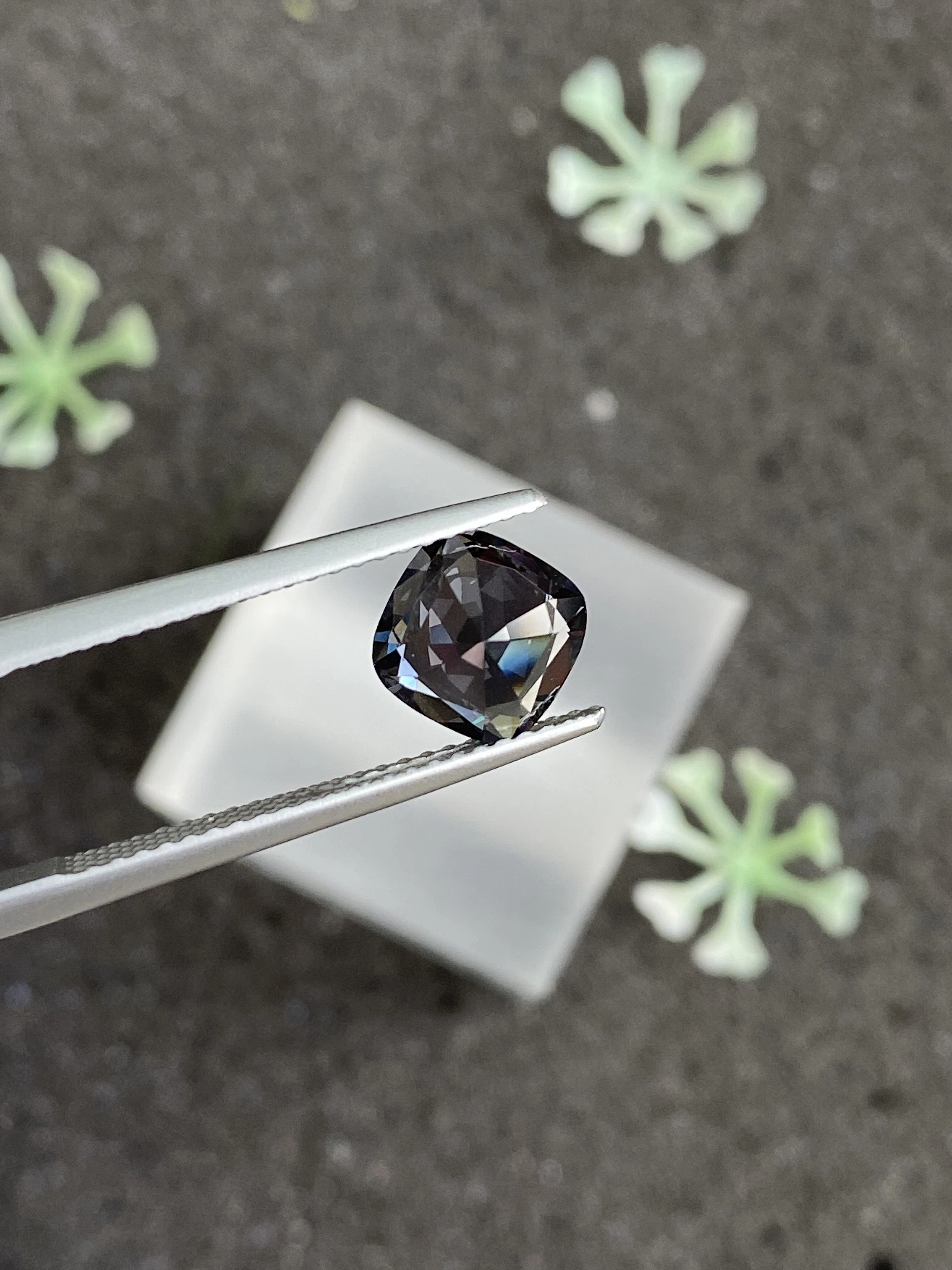 Grey Spinel 1.46ct - 7mm (SP0348)