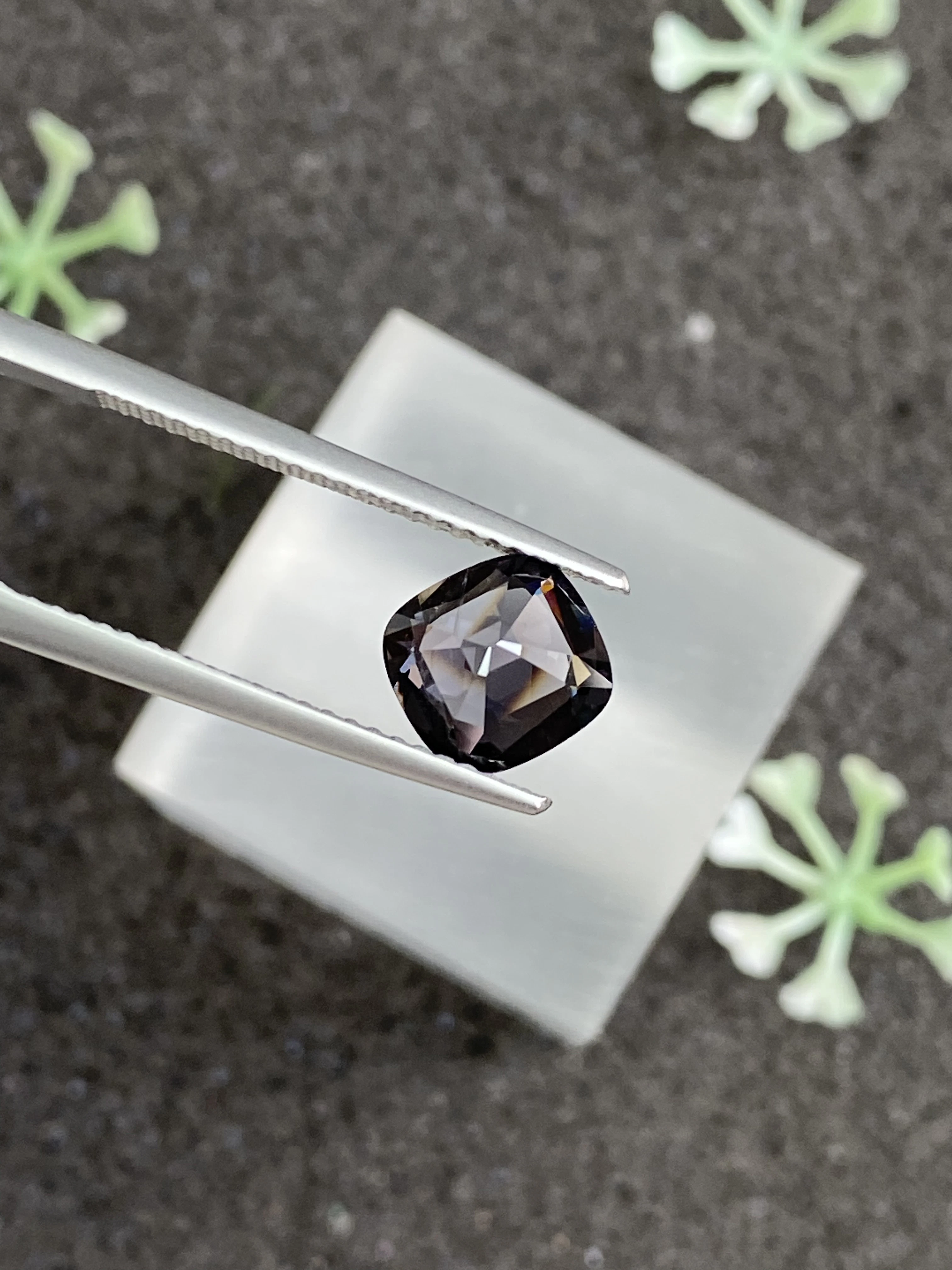 Grey Spinel 1.77ct - 7mm (SP0352)