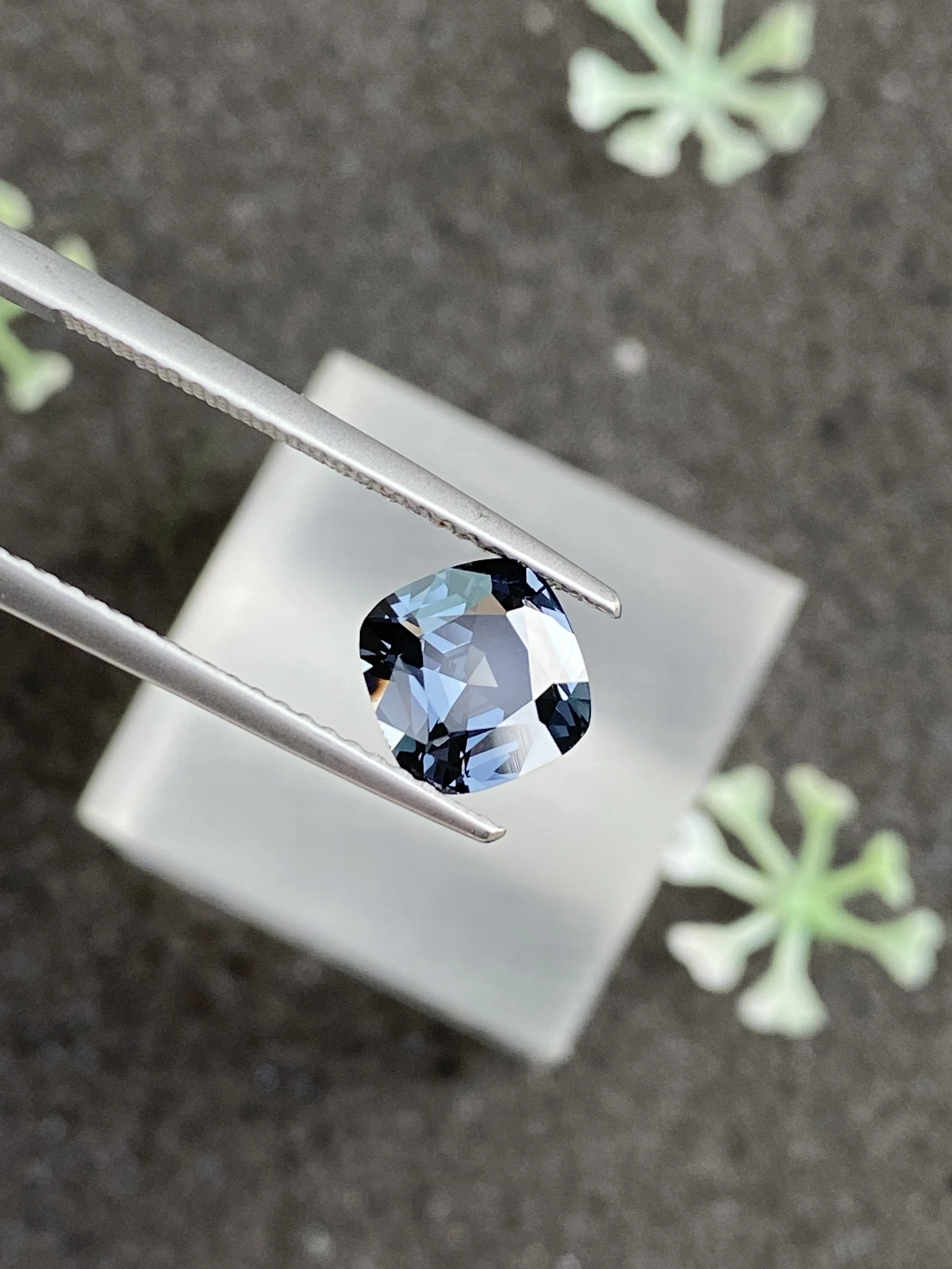 Grey Spinel 1.37ct - 7mm (SP0354)