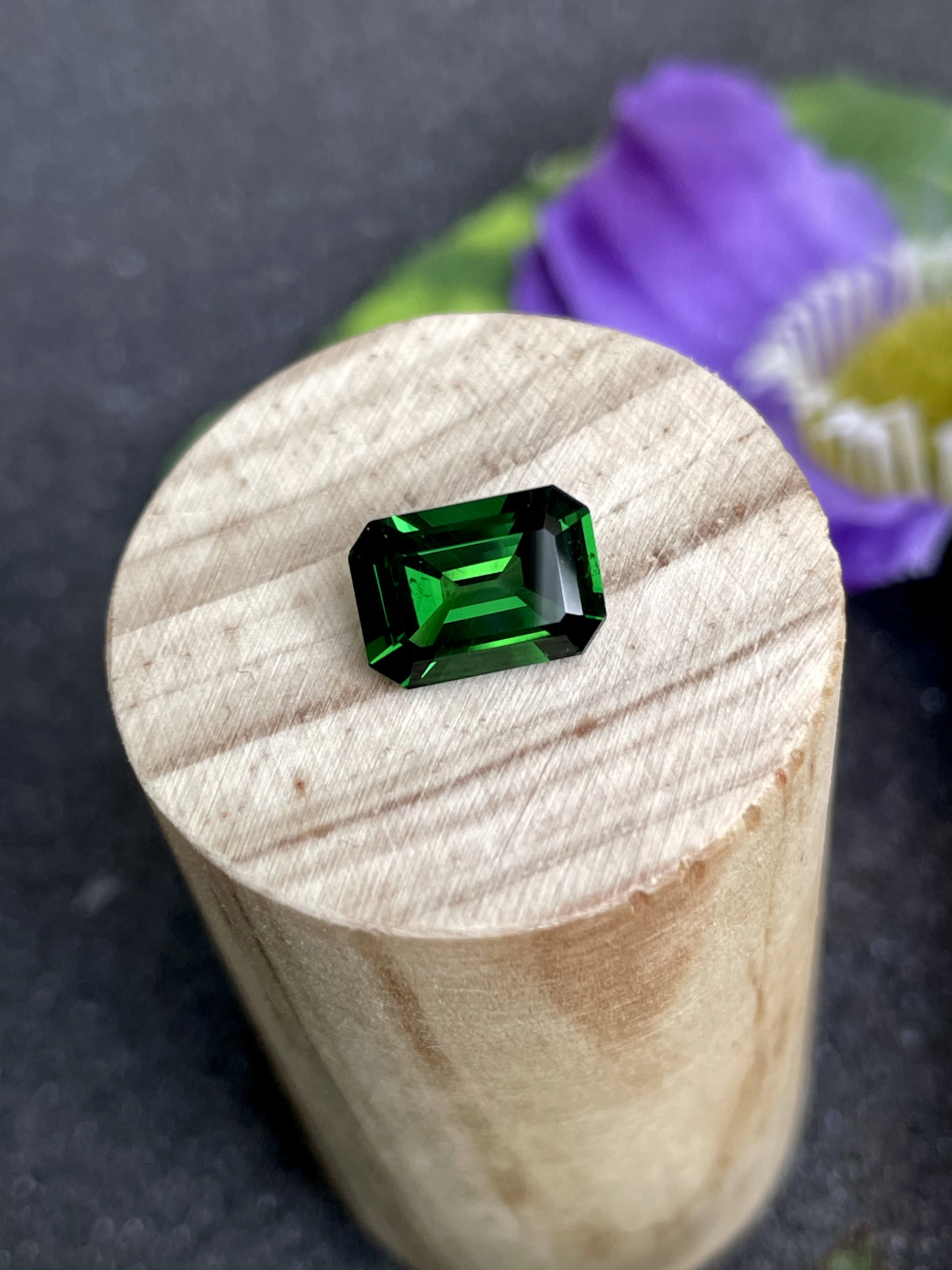 Green Tsavorite 2.42ct (TS0035)