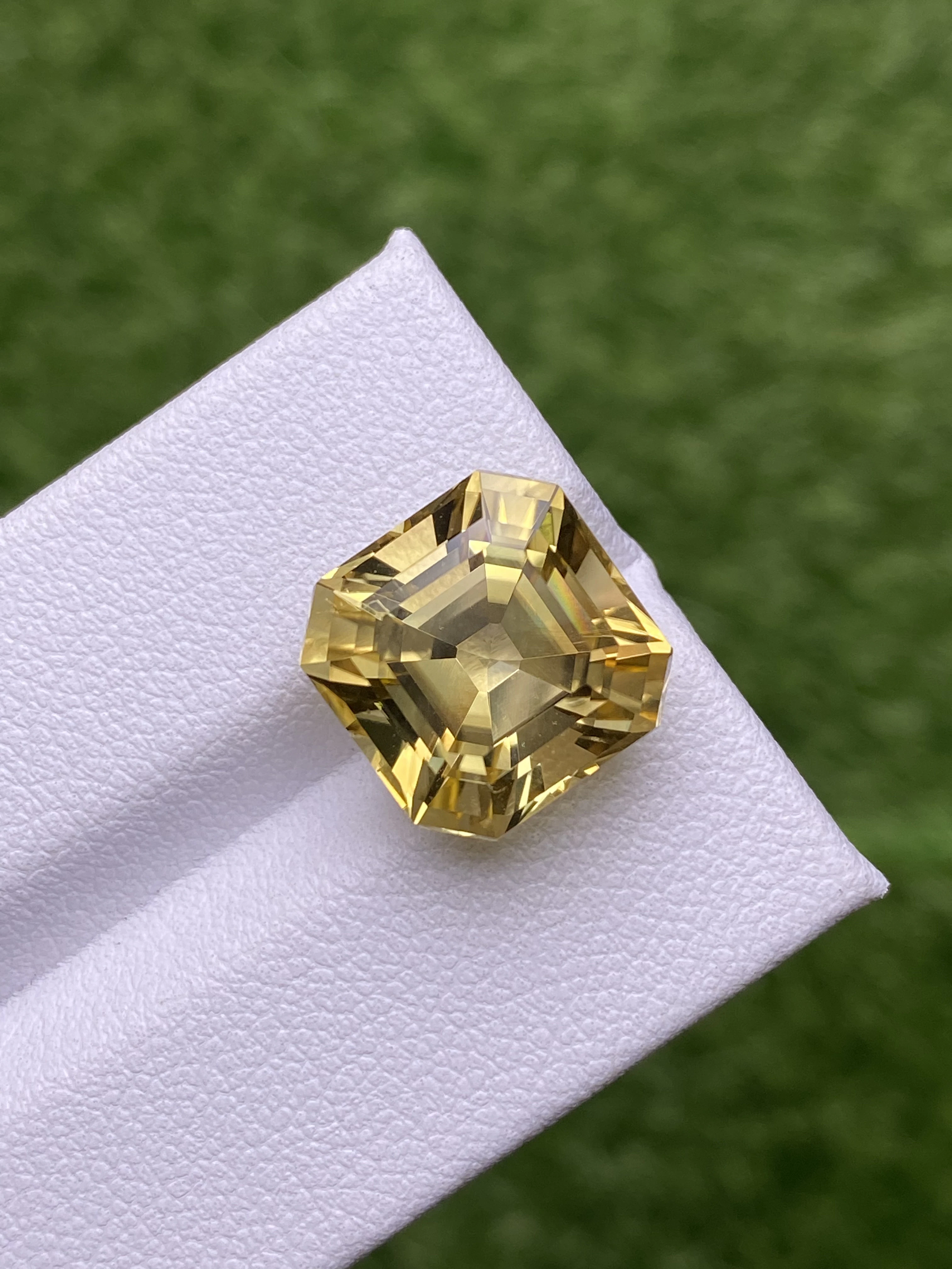 Vivid Yellow Tourmaline 9.99ct - 12mm (YT0141)