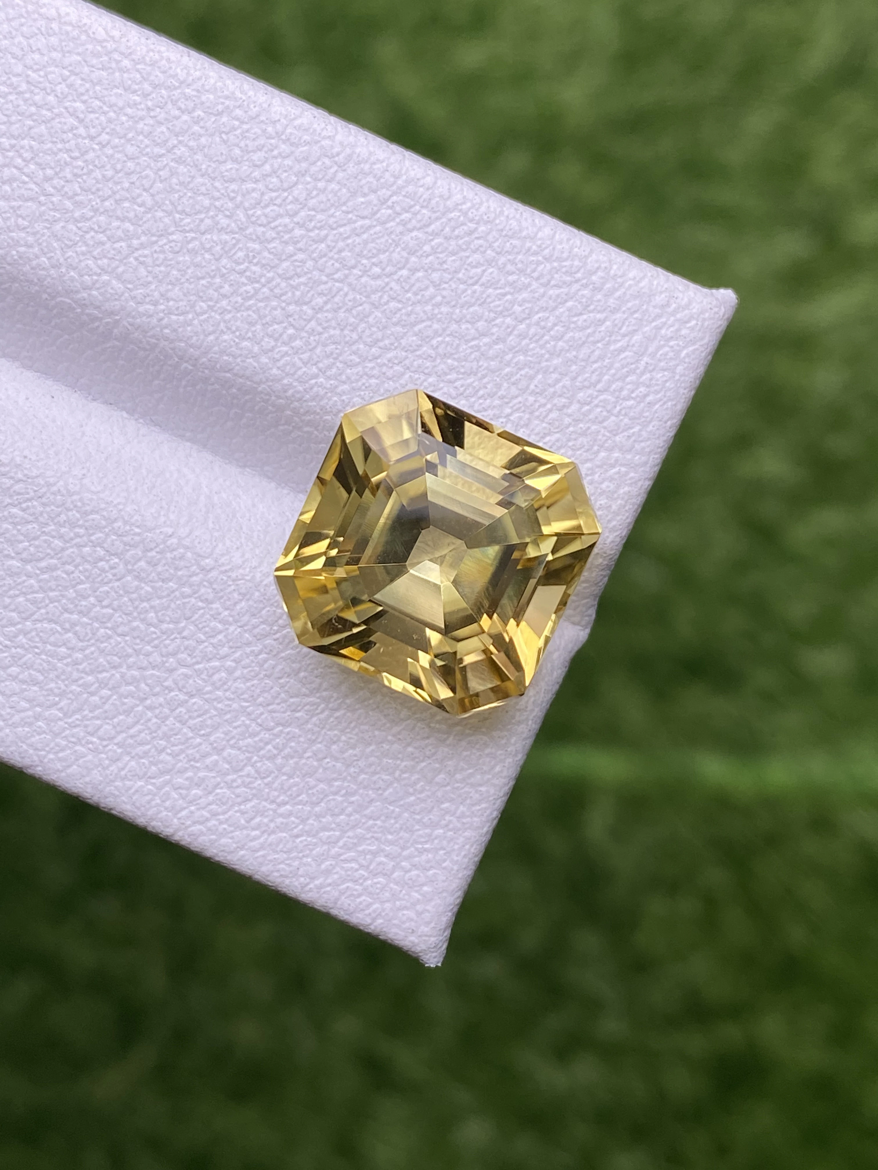 Vivid Yellow Tourmaline 9.99ct - 12mm (YT0141)